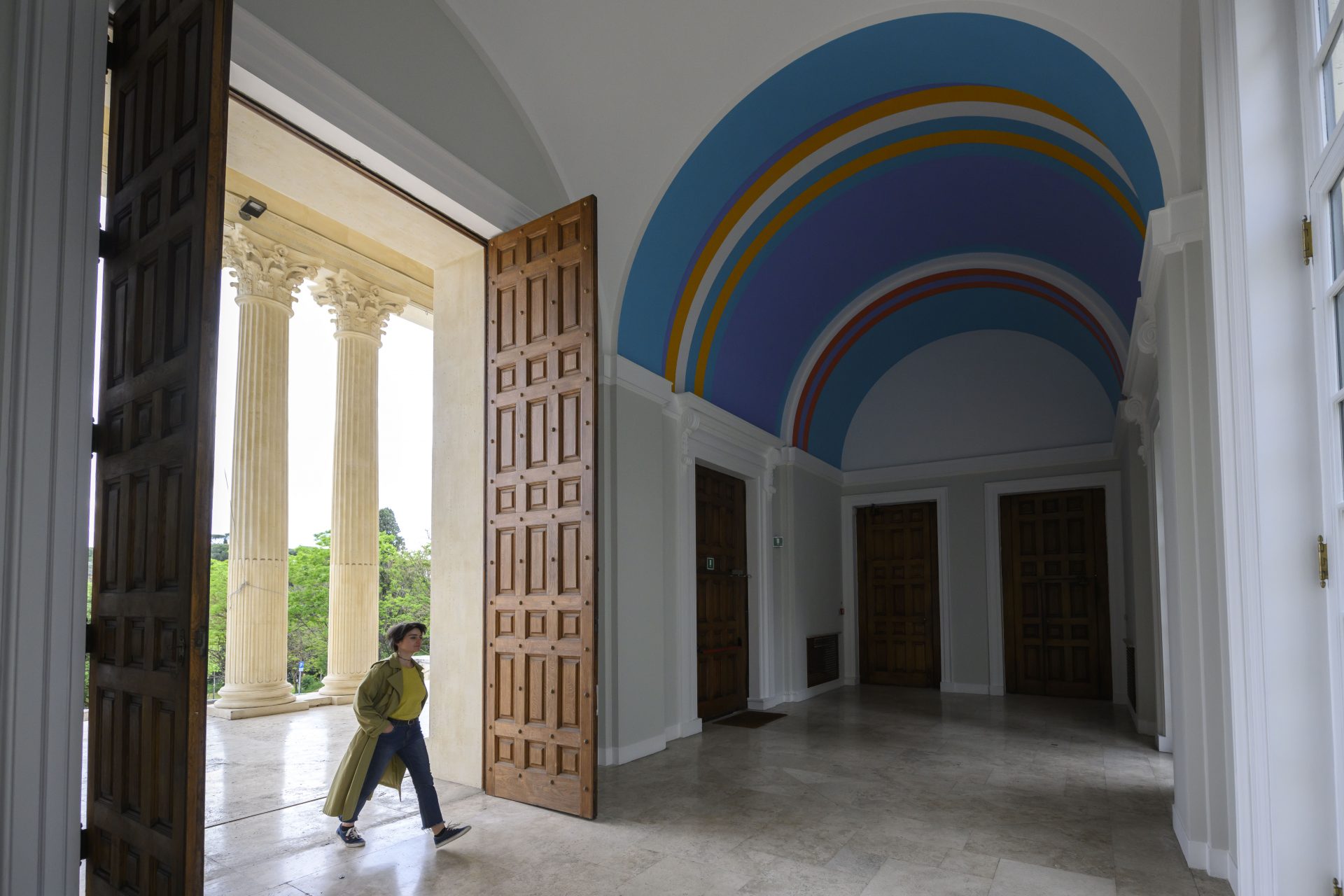 Discover "Verve", Bridget Riley's first ceiling painting at the BSR ...